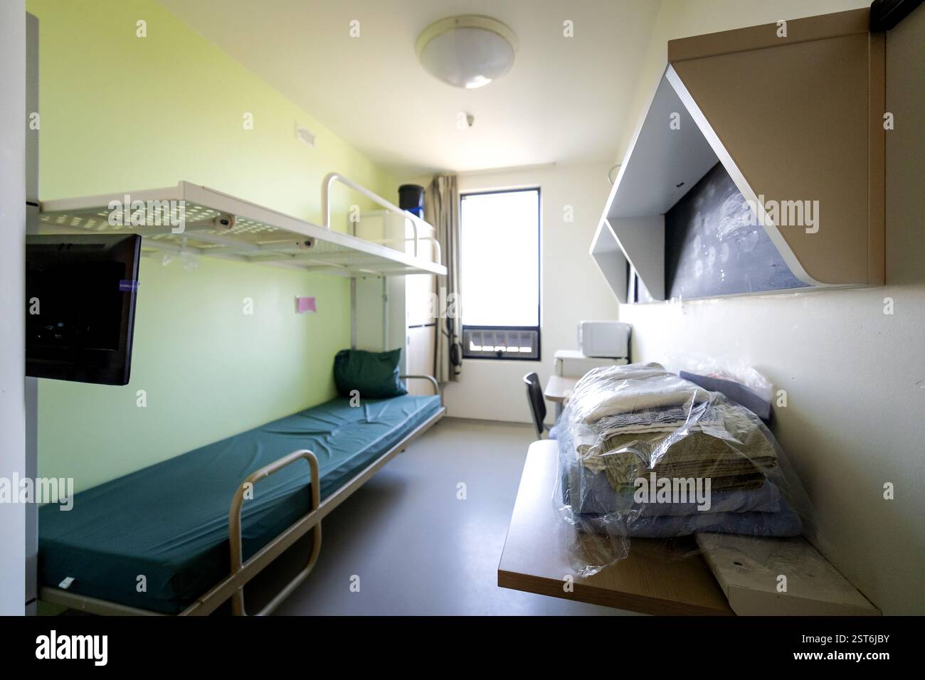 WESTZAAN - Multi-person cell in the penitentiary (PI) Zaanstad. ANP ...