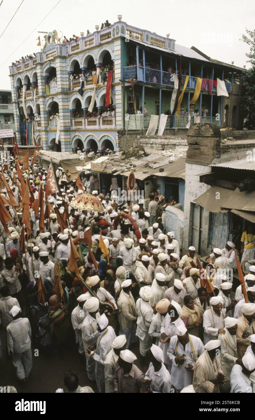 Pandharpur yatra, pilgrimage reaching pandharpur, maharashtra, india ...