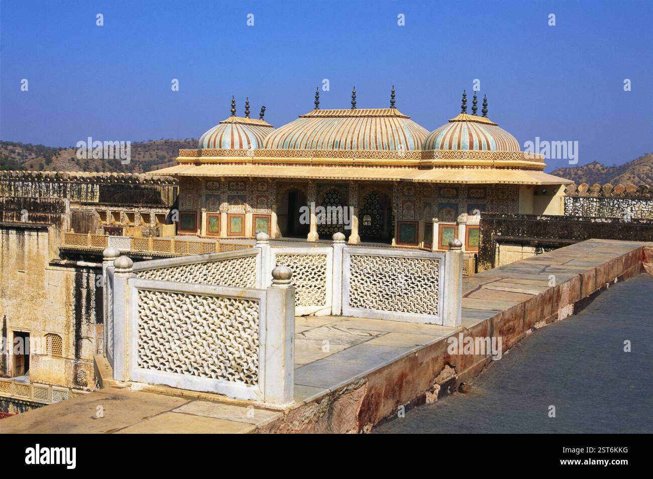 Suhag mandir and courtyard top of Ganesh pol, Amer fort, Jaipur ...