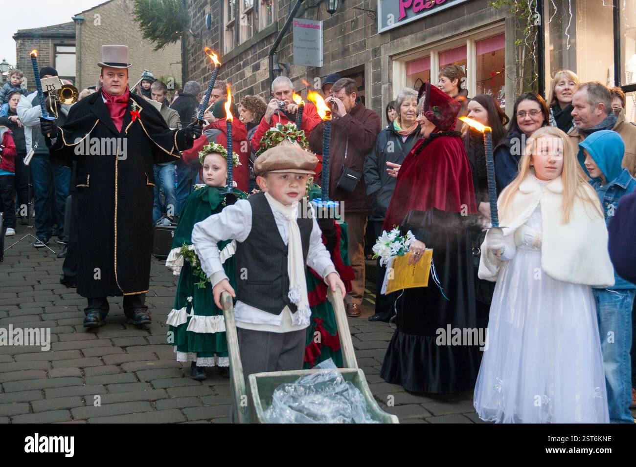 Torchlight hi-res stock photography and images - Alamy