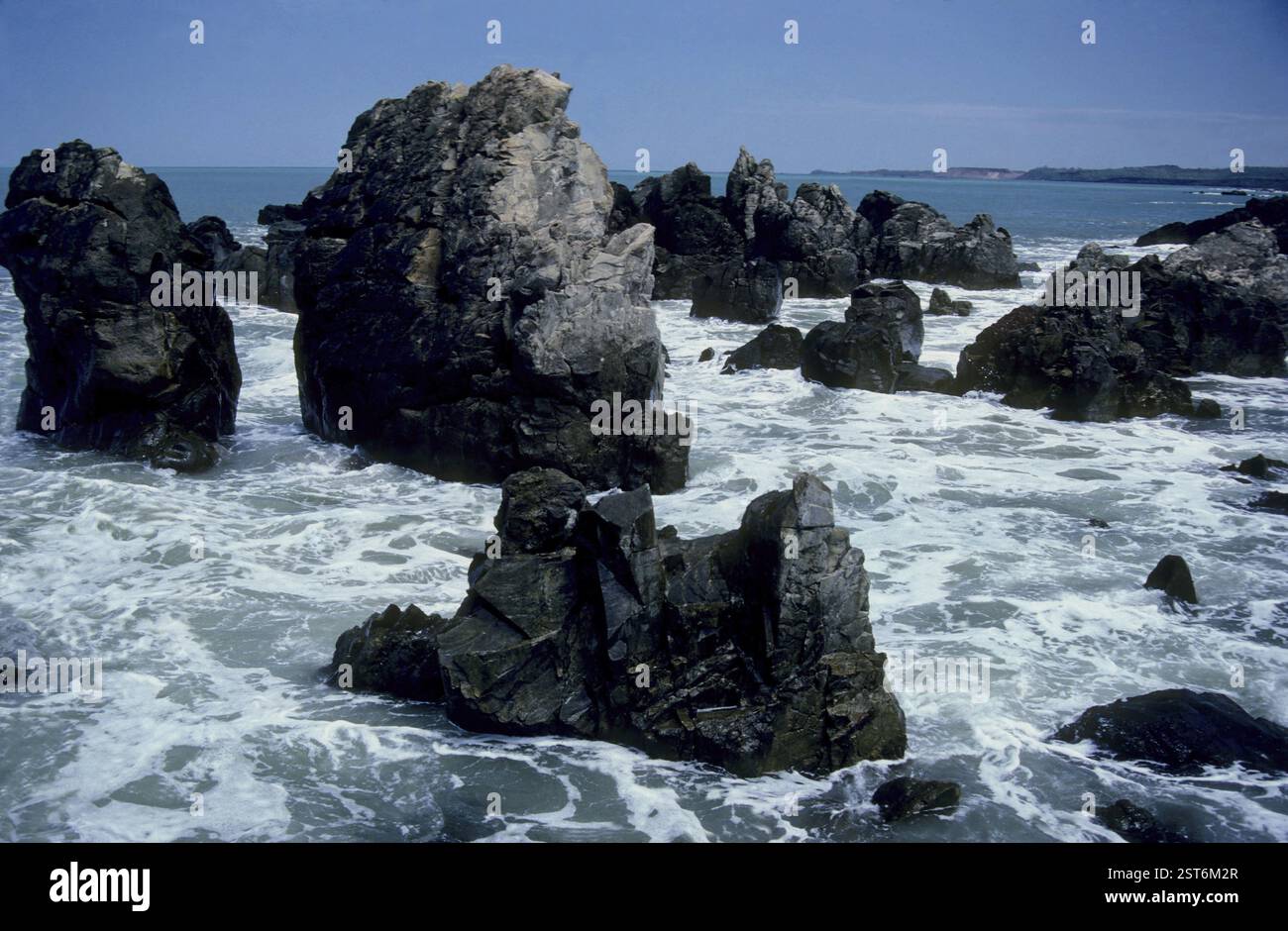 India sea rocks hi-res stock photography and images - Alamy