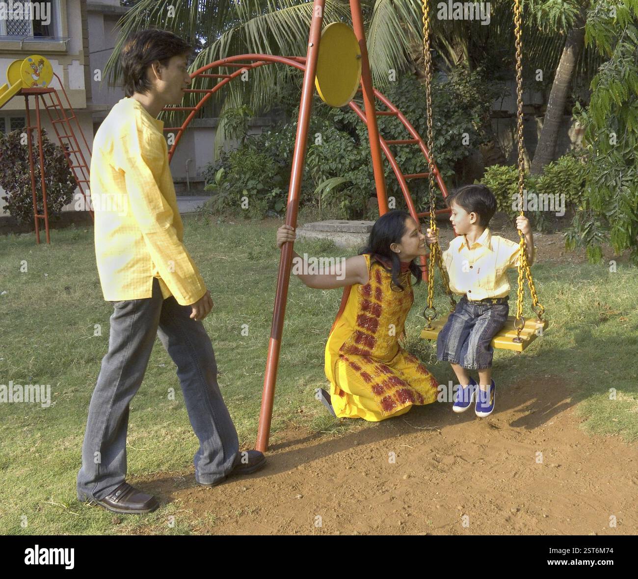 Family, Religion Parsi Zorastrian Relationship, father, mother and ...