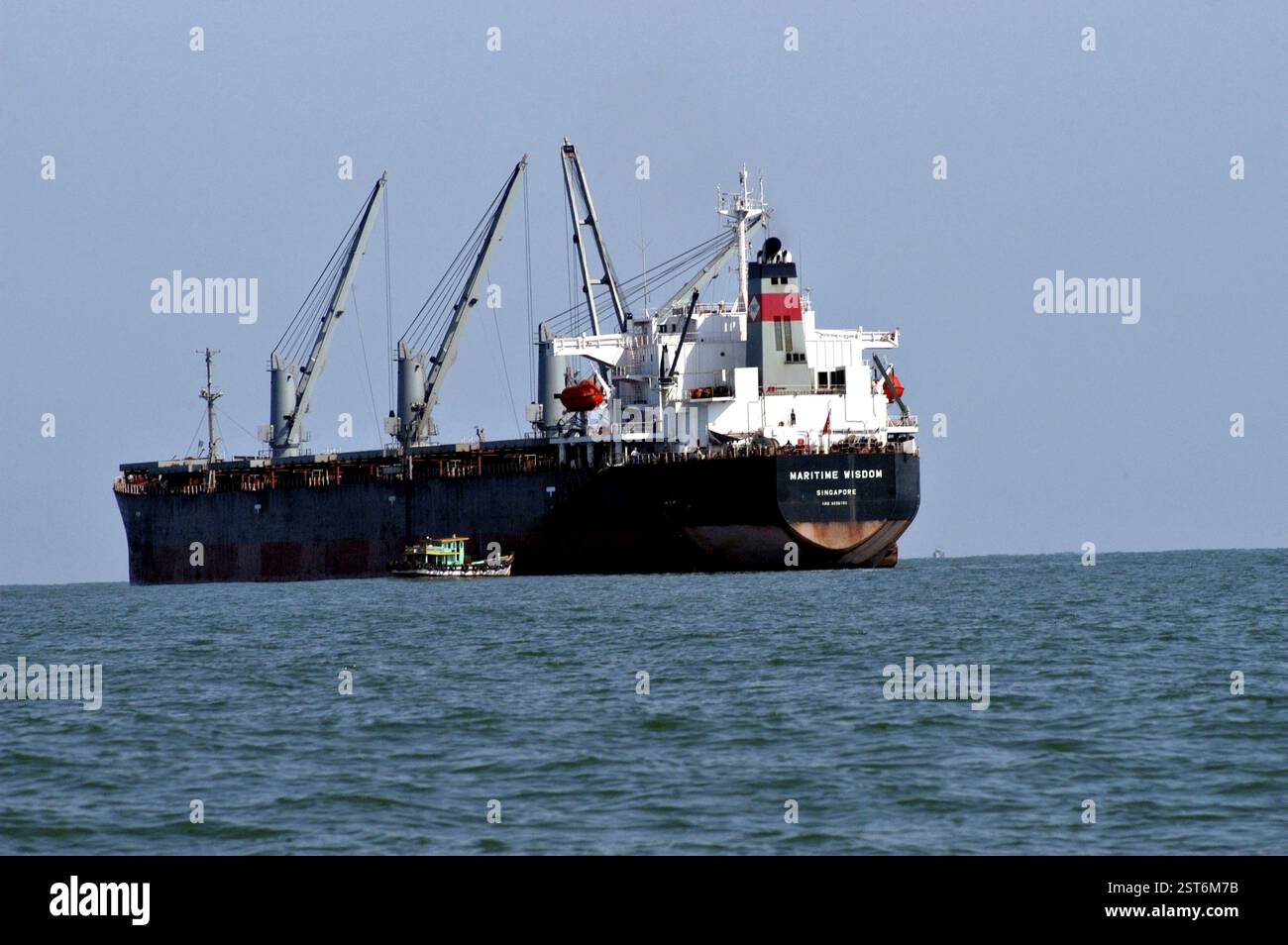 Shipping, Tons of oil spilled from Singapore based bulk carrier ship ...