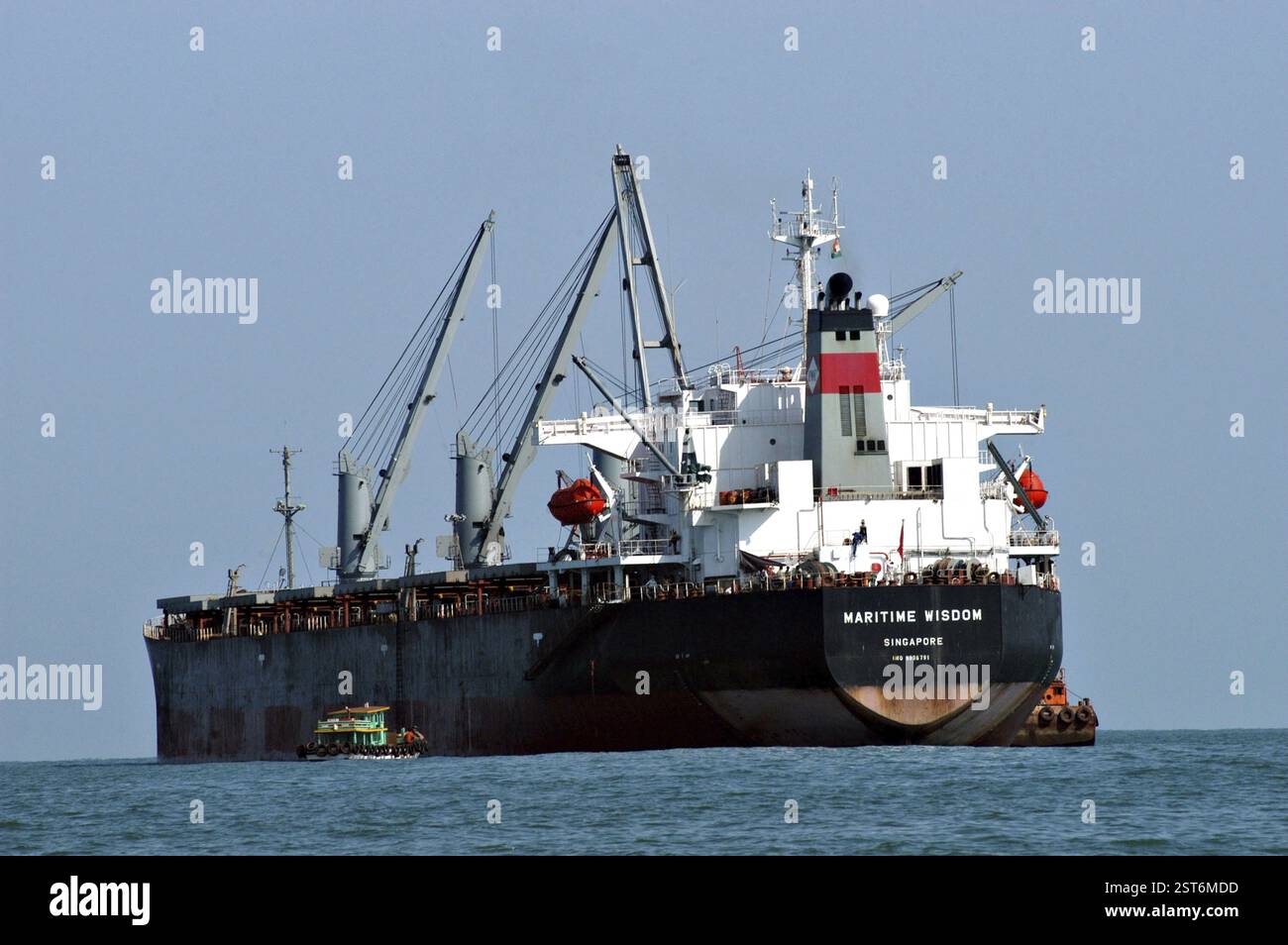 Shipping, Tons of oil spilled from Singapore based bulk carrier ship ...