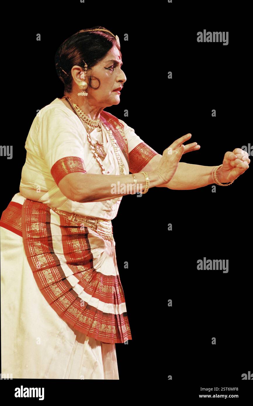 Indian Classical Dancer Kanak Rele performing a solo Mohiniattam Dance ...