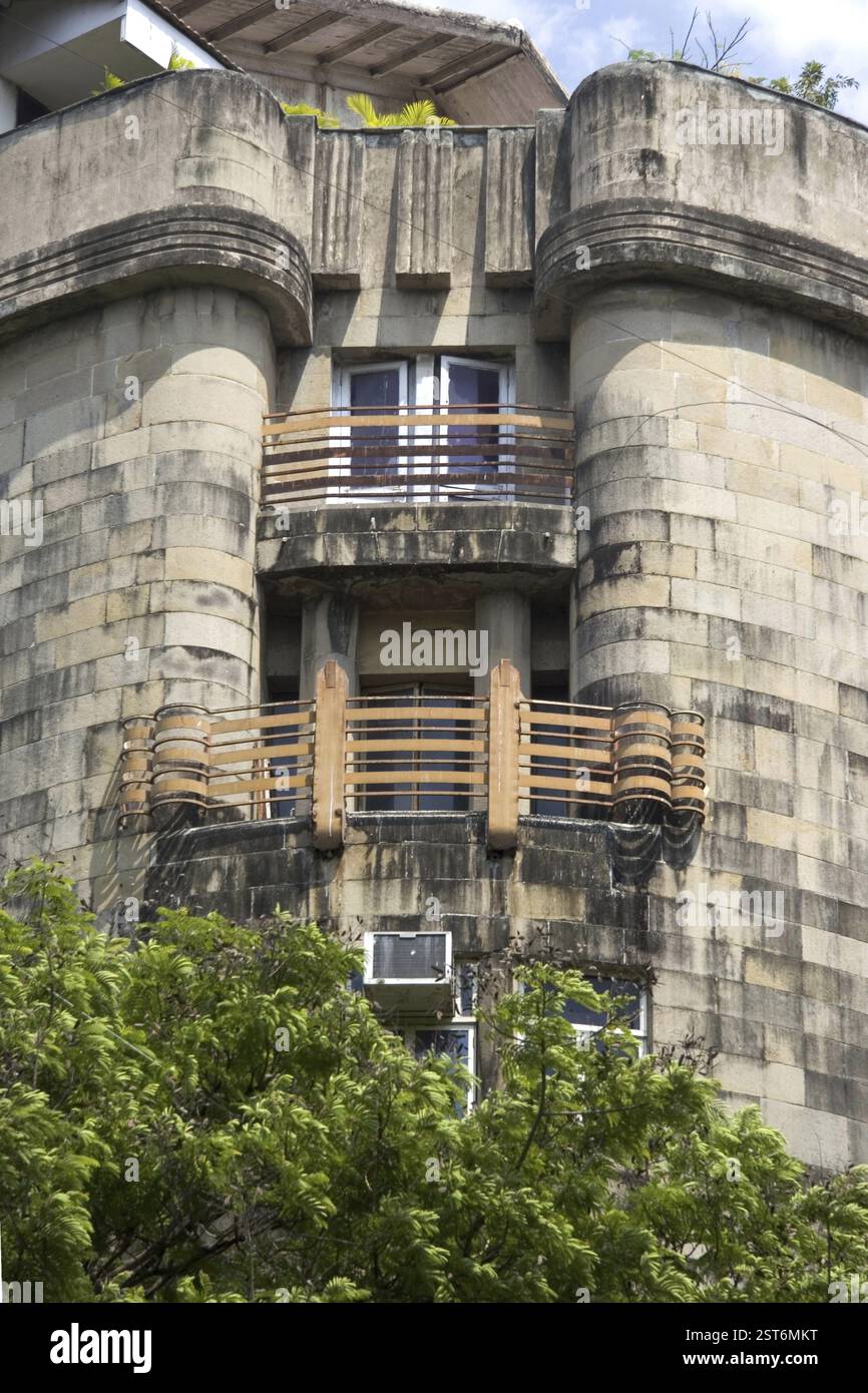 Art deco buildings mumbai hi-res stock photography and images - Alamy
