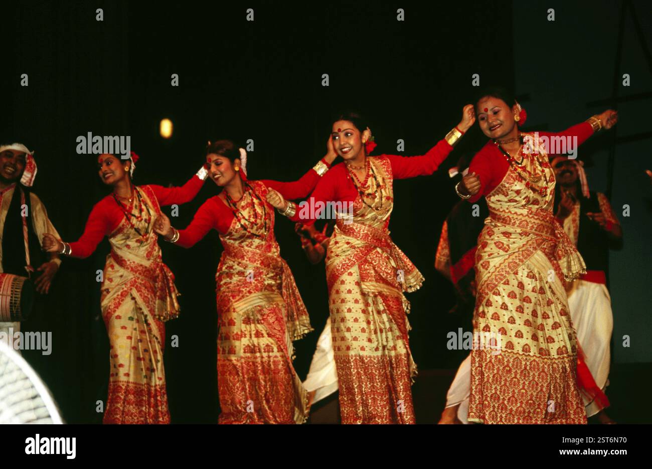 Women performing indian folk dance bihu, assam, india Stock Photo - Alamy