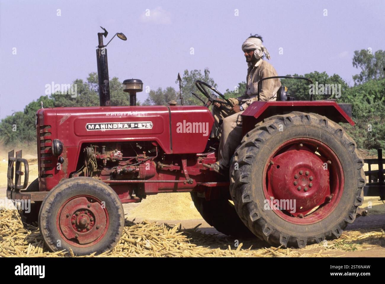 Indian farmers tractors hi-res stock photography and images - Alamy
