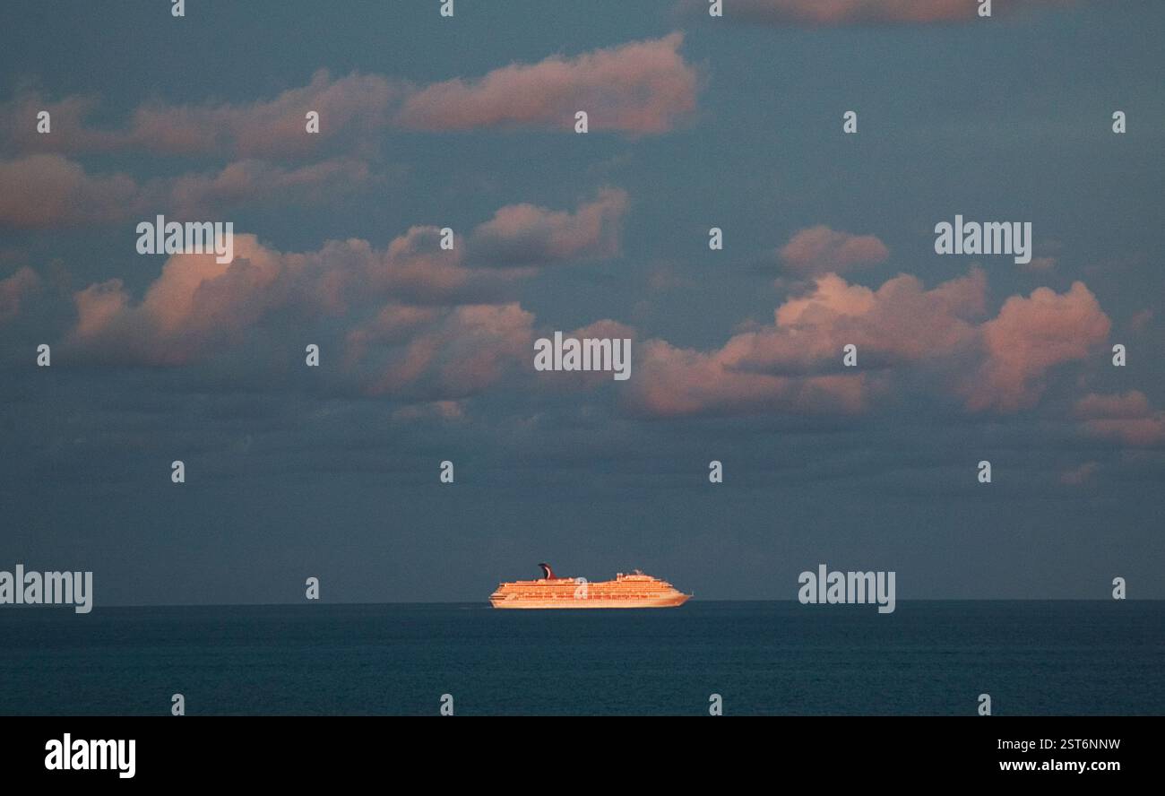 Icon of the seas cruise ship hi-res stock photography and images - Alamy