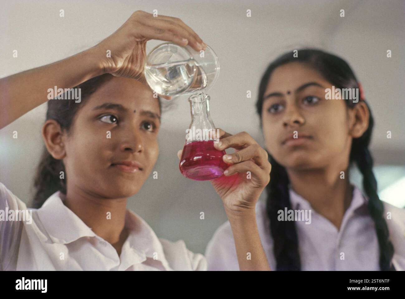Students doing science experiment Stock Photo - Alamy