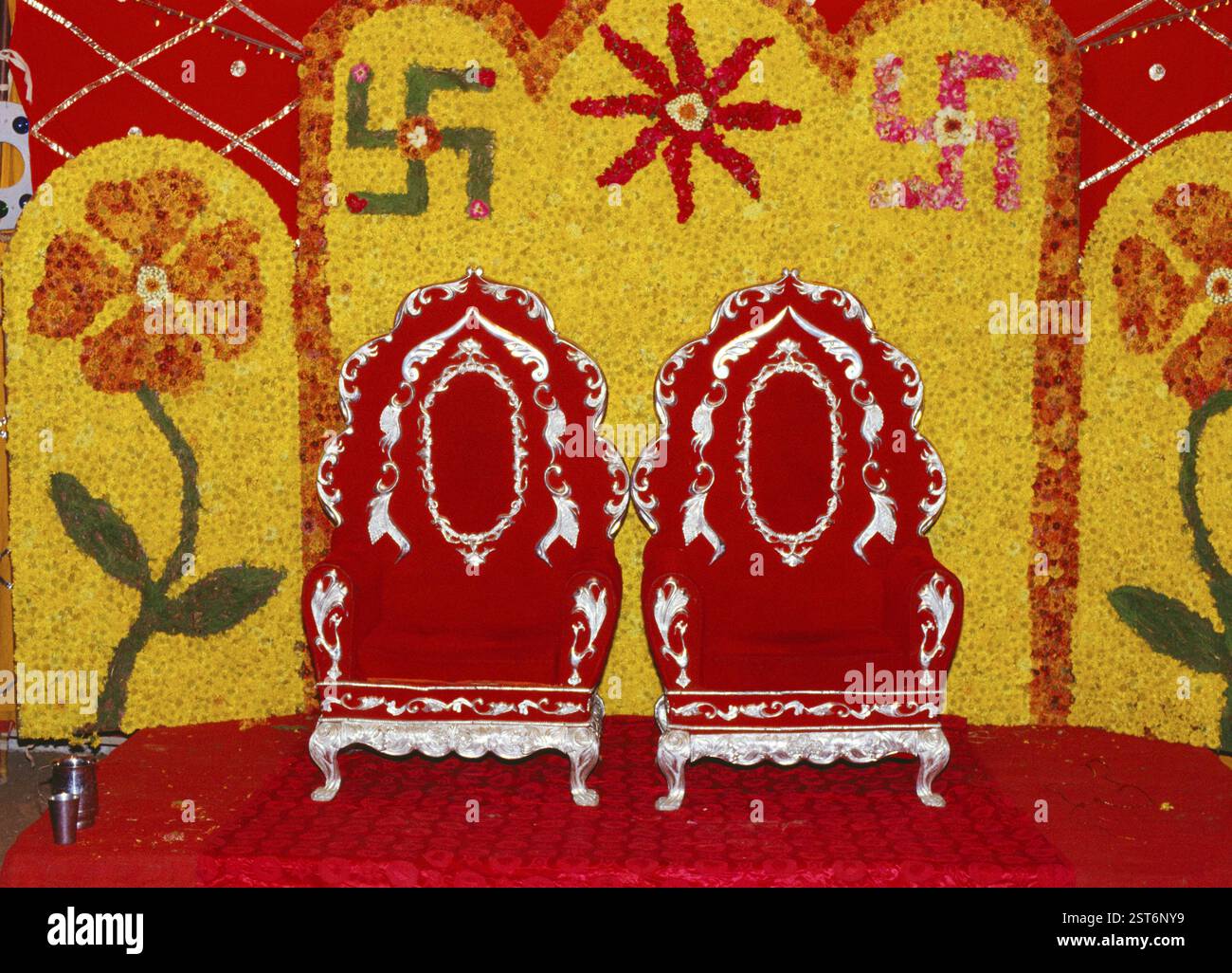Throne chairs hi-res stock photography and images - Alamy