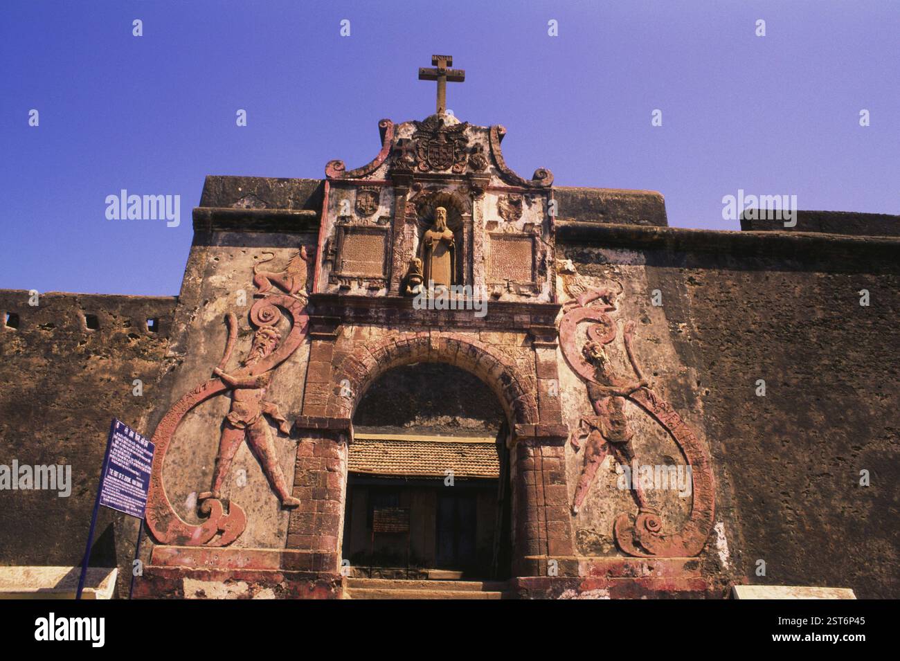 Daman fort india hi-res stock photography and images - Alamy