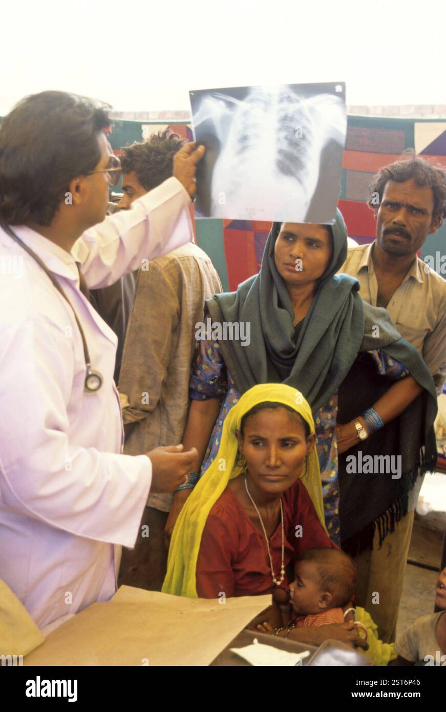 Medical Camp, Doctor examine X-ray Stock Photo - Alamy