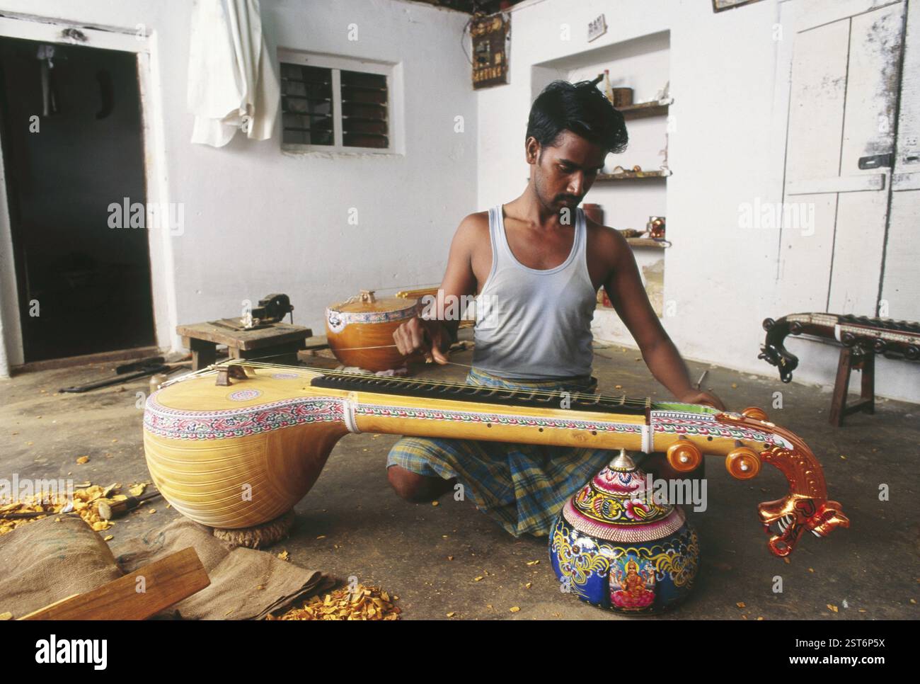 Man making veena, thanjavur, tamilnadu, india Stock Photo - Alamy