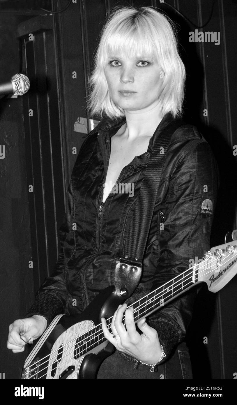 SHARIN FOO, YOUNG, THE RAVEONETTES, 2003: Sharin Foo from the Danish ...