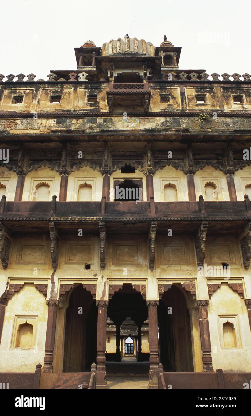 Multi storied structure inside palace of Raja Bir Singh Deo, Datia ...
