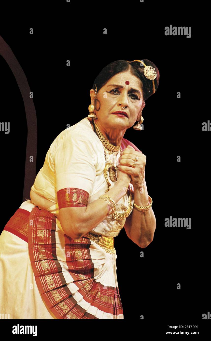 Indian Classical Dancer Kanak Rele performing a solo Mohiniattam Dance ...