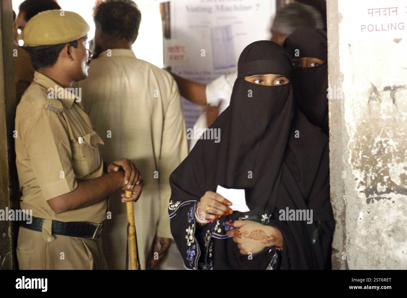 Polling booths india hi-res stock photography and images - Alamy