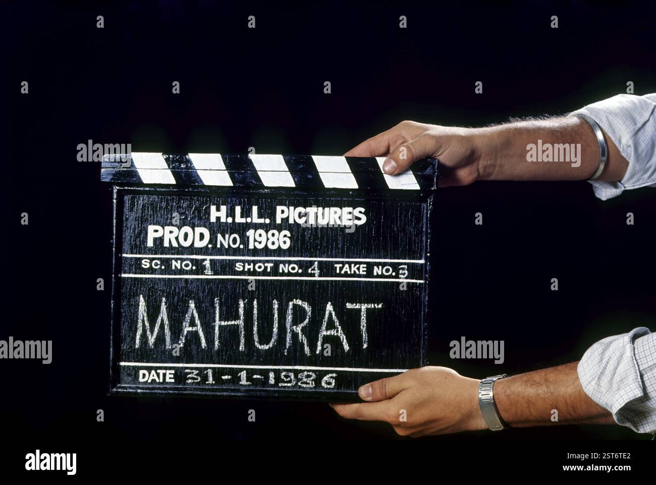 Clapping hands different people hi-res stock photography and images - Alamy