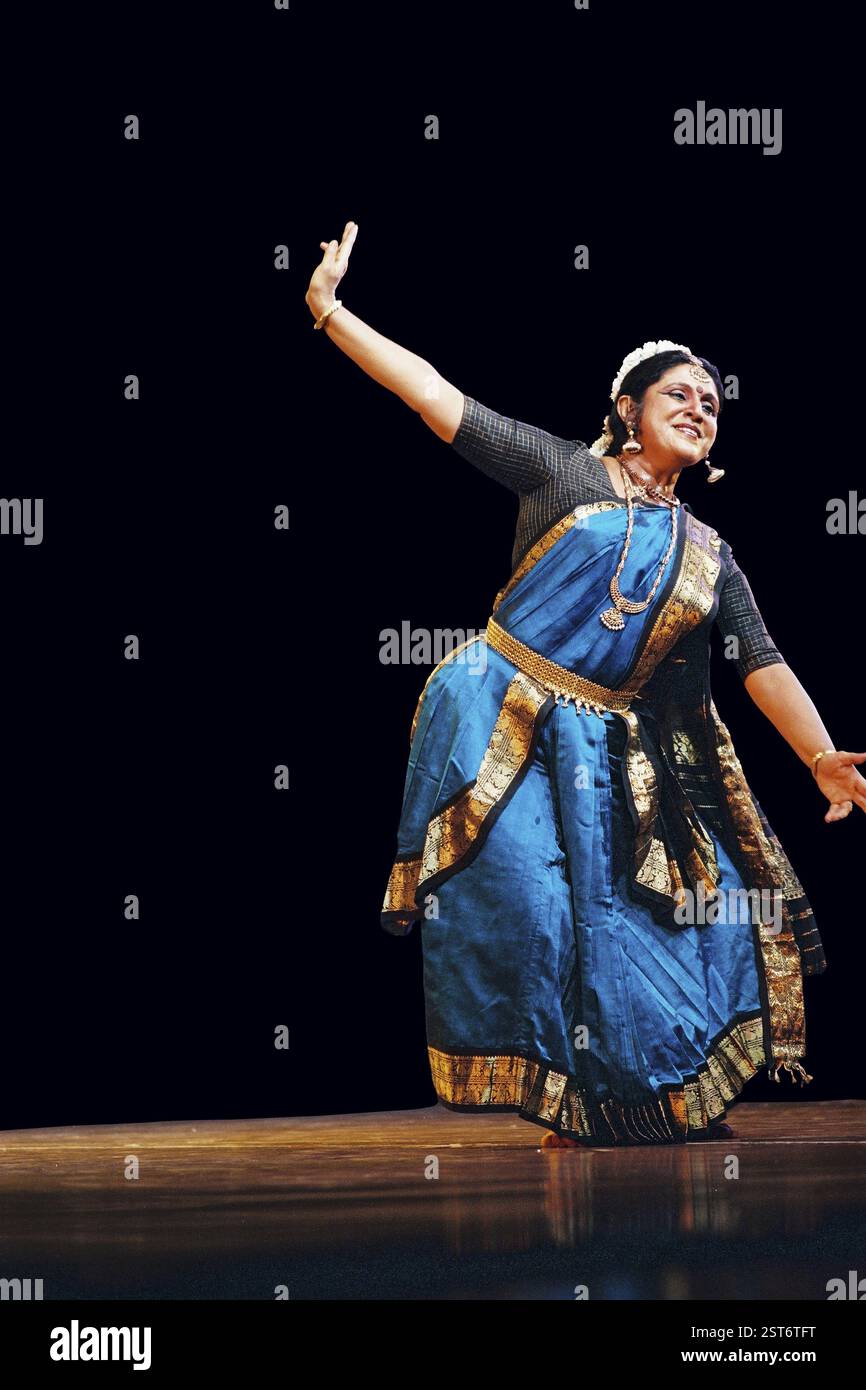 Indian Classical Dancer Chitra Visweswaran performing a solo Bharat ...