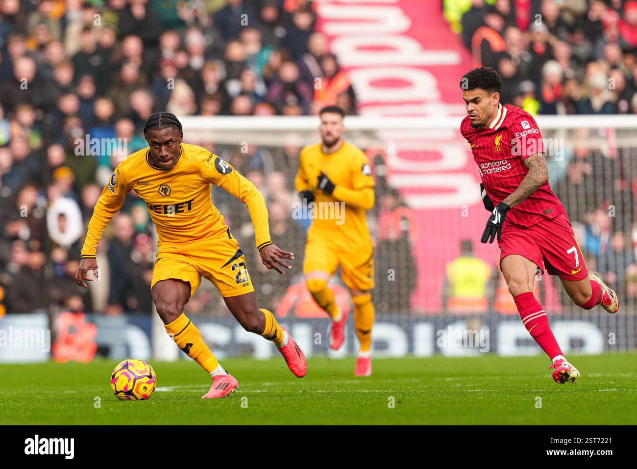 Wolverhampton Wanderers' Jean-Ricner Bellegarde in action with ...