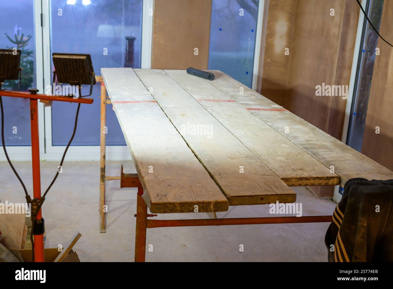 Construction working diy hi-res stock photography and images - Alamy