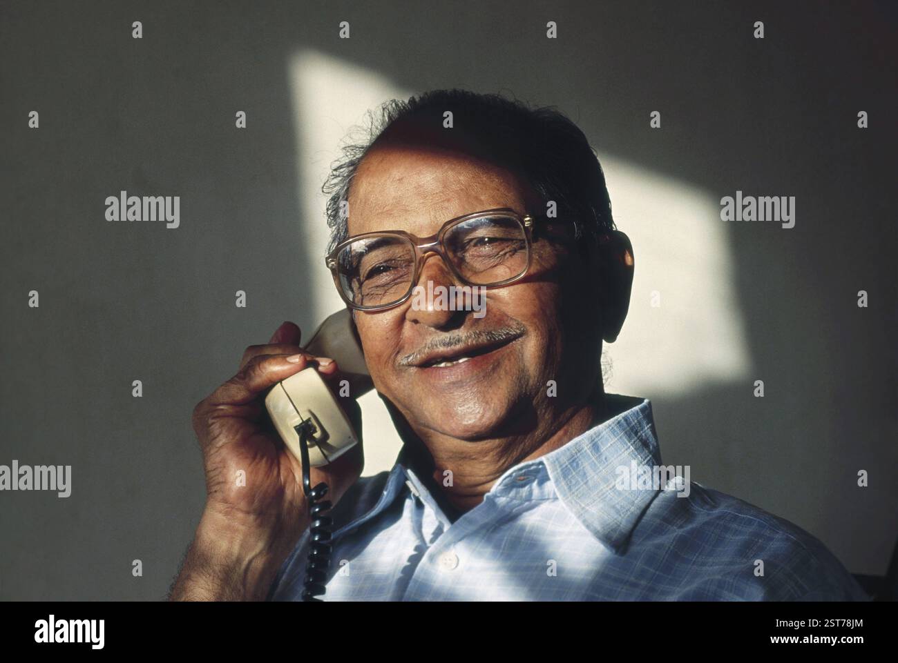 Old man happily talking hi-res stock photography and images - Alamy
