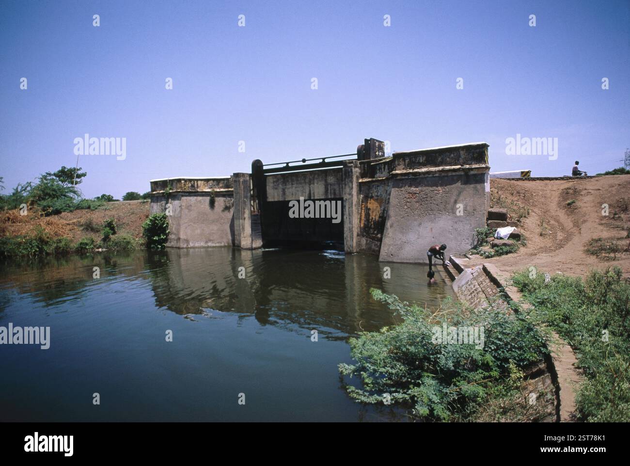 Veeranam embankment dam at cuddalore in tamil nadu, longest ancient dam ...