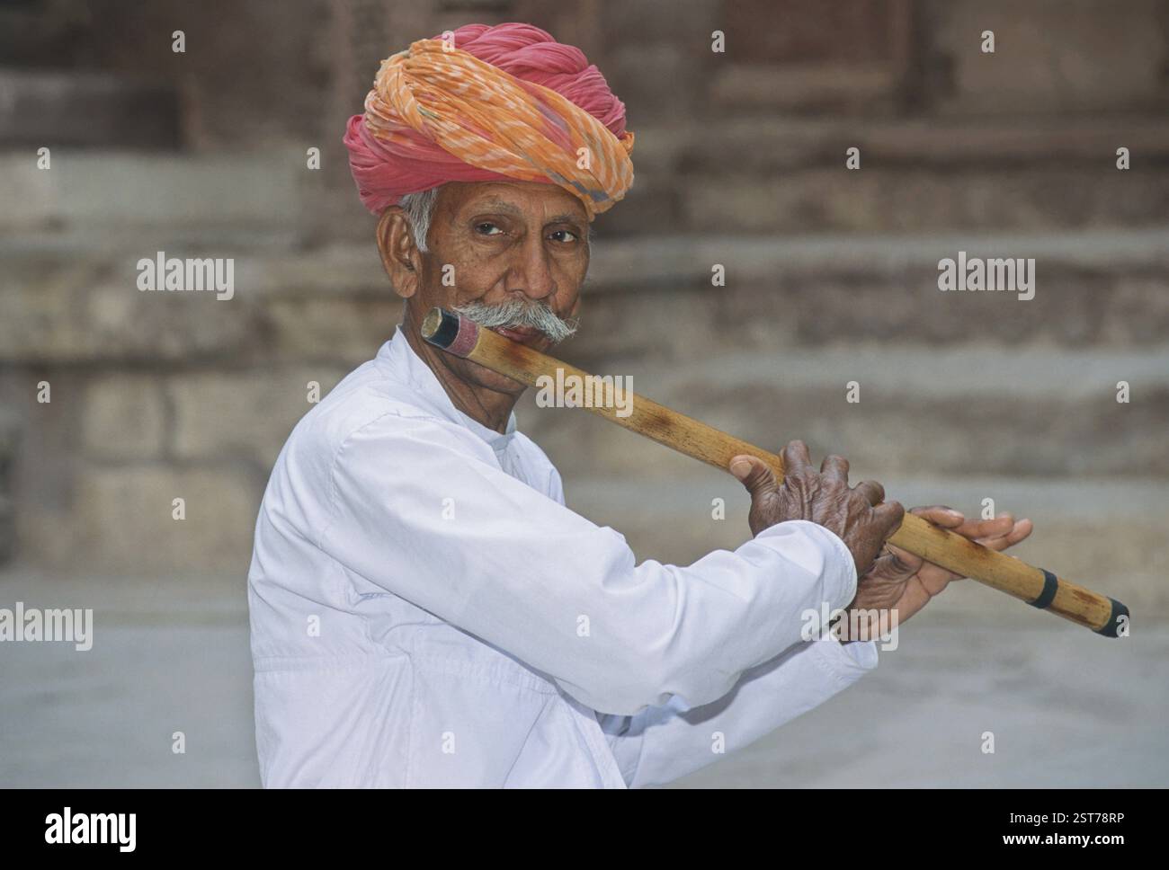 Old man playing Flute, jaisalmer, rajasthan, india Stock Photo - Alamy