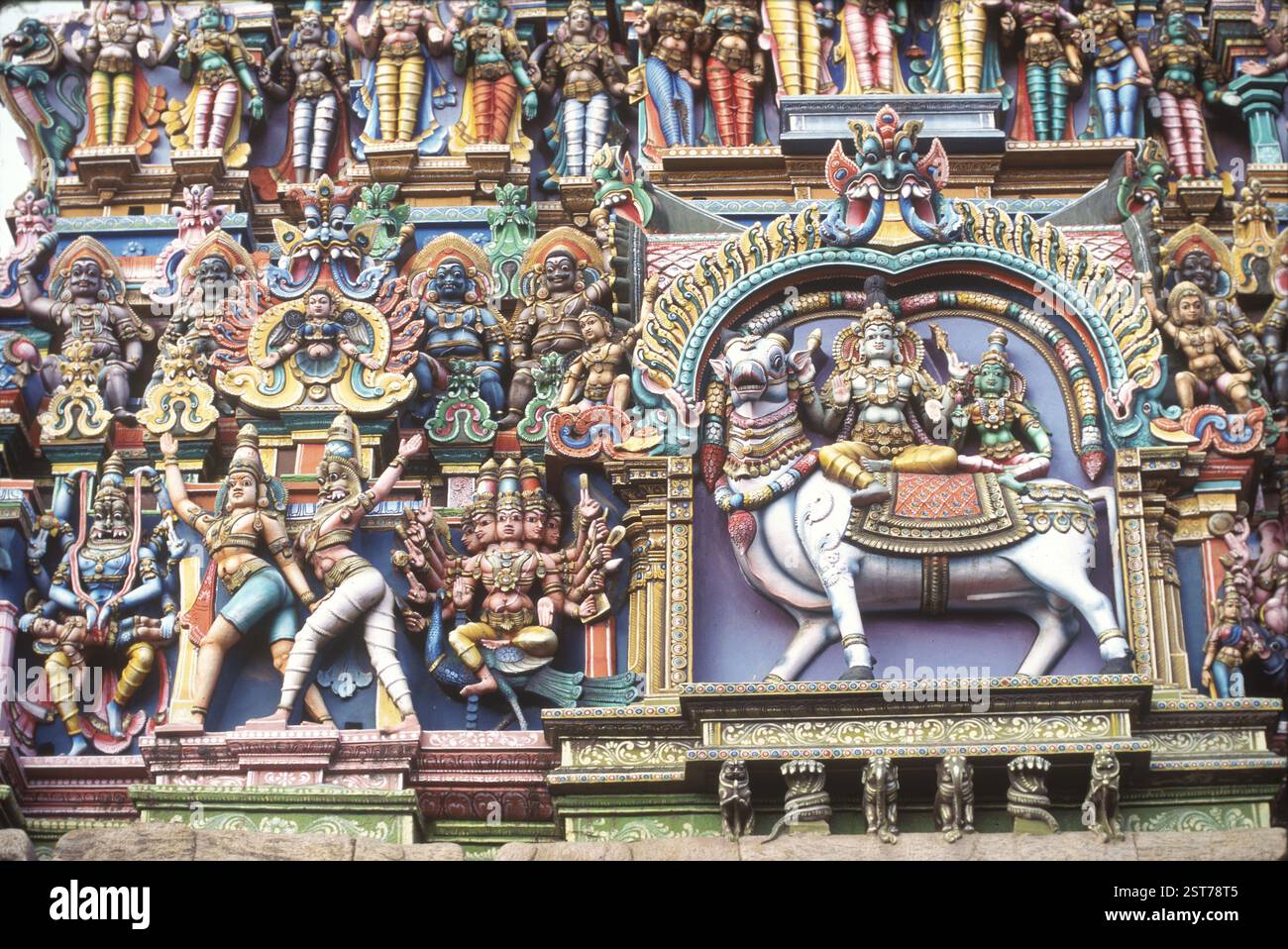 Stucco figures carved on Sri Meenakshi Temple, Madurai, Tamil Nadu ...