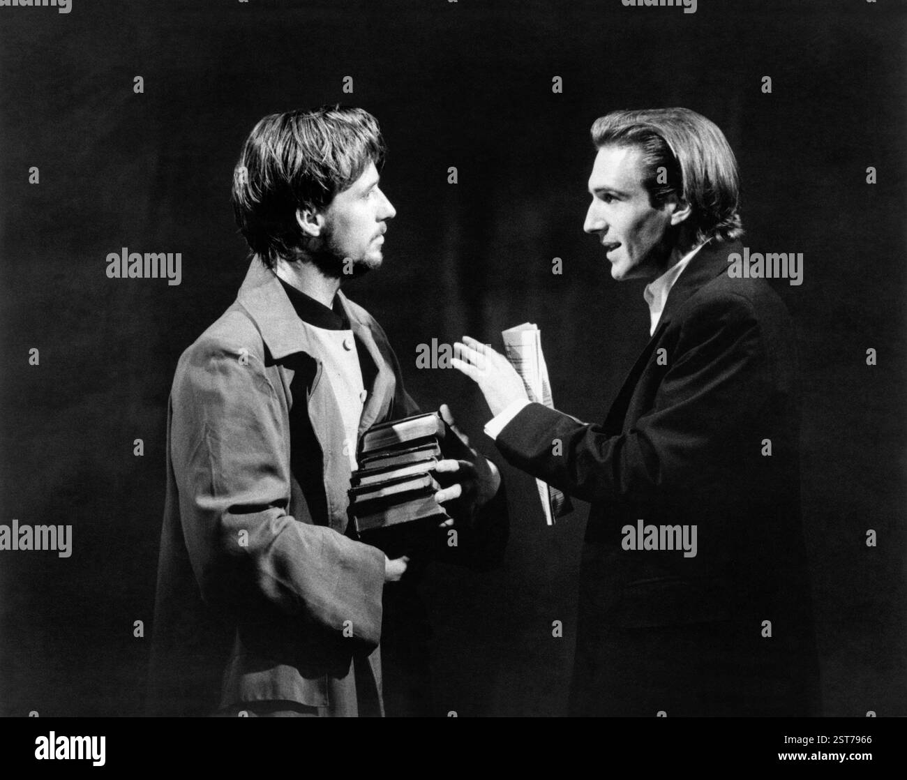 l-r: Linus Roache (Edgar), Ralph Fiennes (Edmond) in KING LEAR by ...