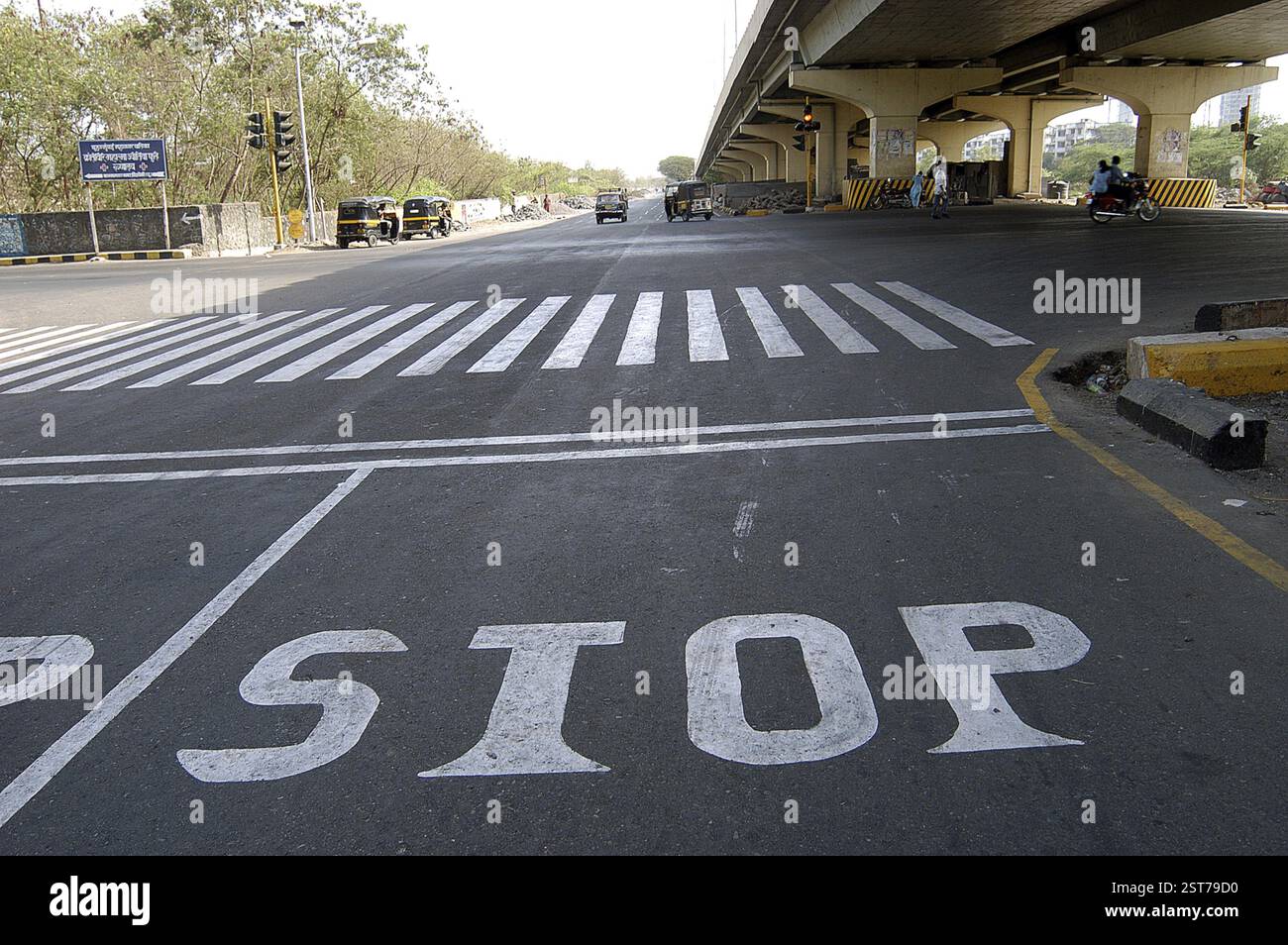 Road signs on the Eastern Express Highway at Vikhroli, Mumbai bombay ...