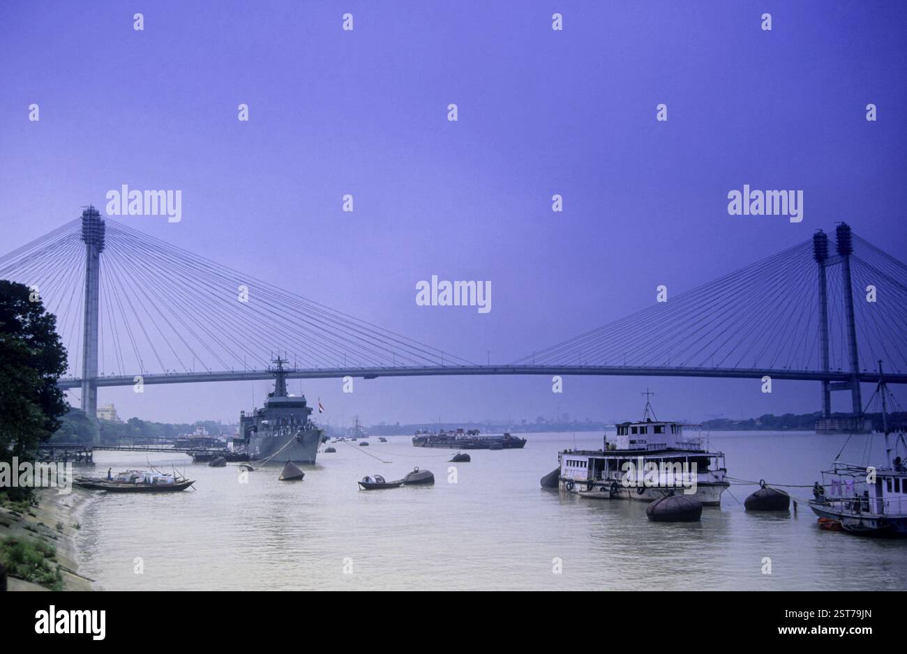 Vidyasagar Setu (New Howrah Bridge) over hooghly river, Calcutta, West ...