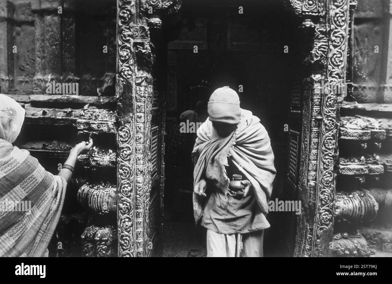 Temple pandit hi-res stock photography and images - Alamy