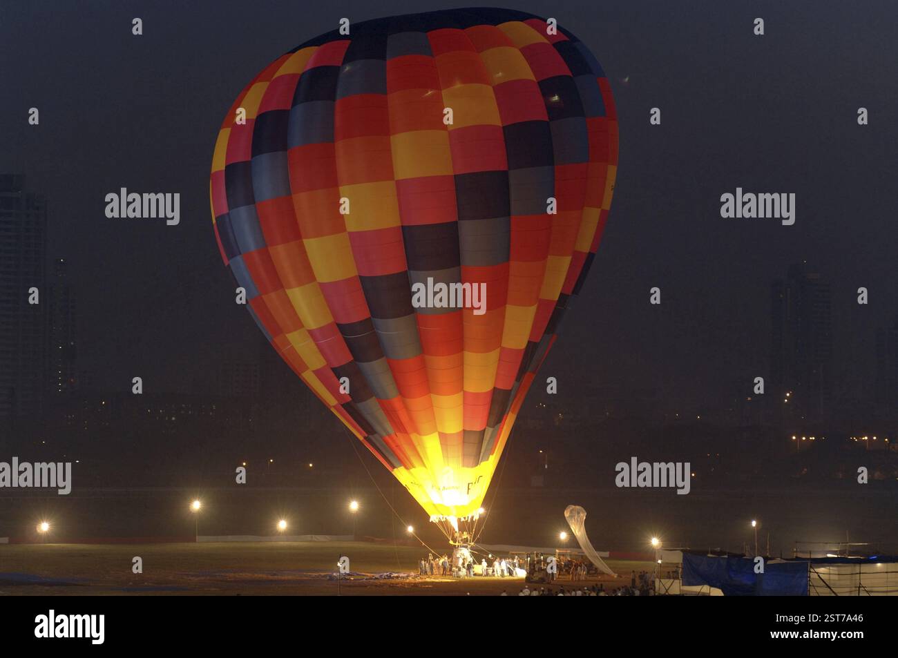 Hot Air Balloon world record 70, 000 feet at Mahalaxmi race course ...