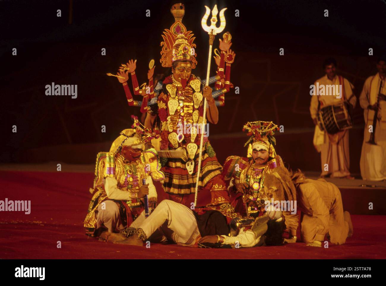 Bengali Folk Dance Stock Photo - Alamy
