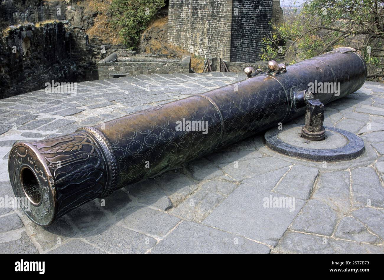Old antique cannon india hi-res stock photography and images - Alamy