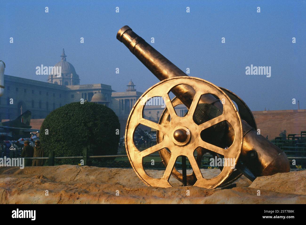 India antique guns hi-res stock photography and images - Alamy