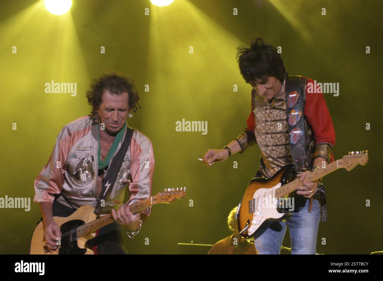 English musician singer keith richards playing guitar Stock Photo - Alamy
