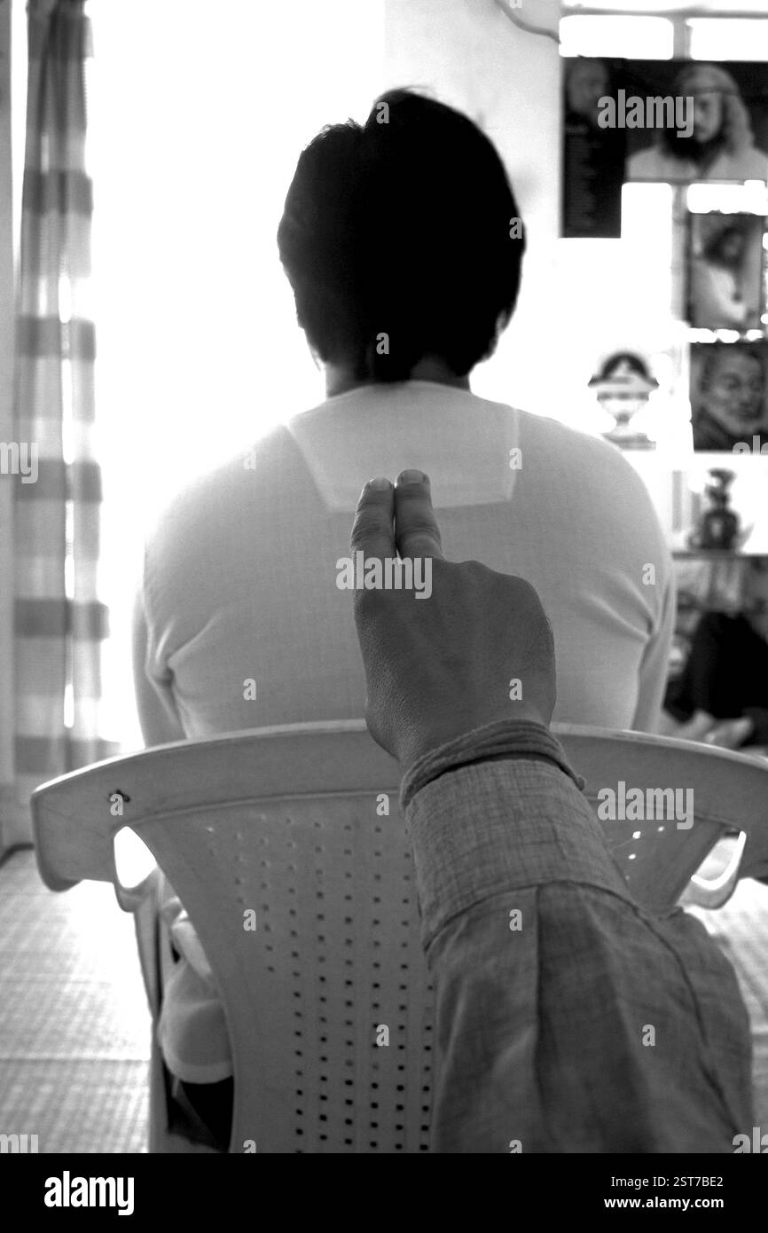 Reiki, Universal life energy, Alternative healing therapy, drawing ...