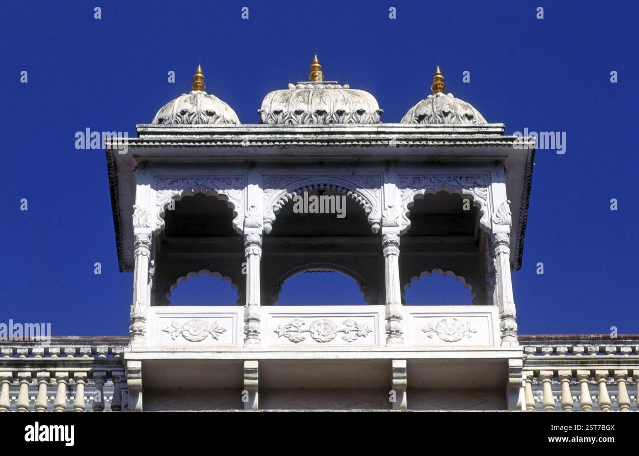 Decorated balconies at kanch mandir or hukumchnd's temple, indore ...