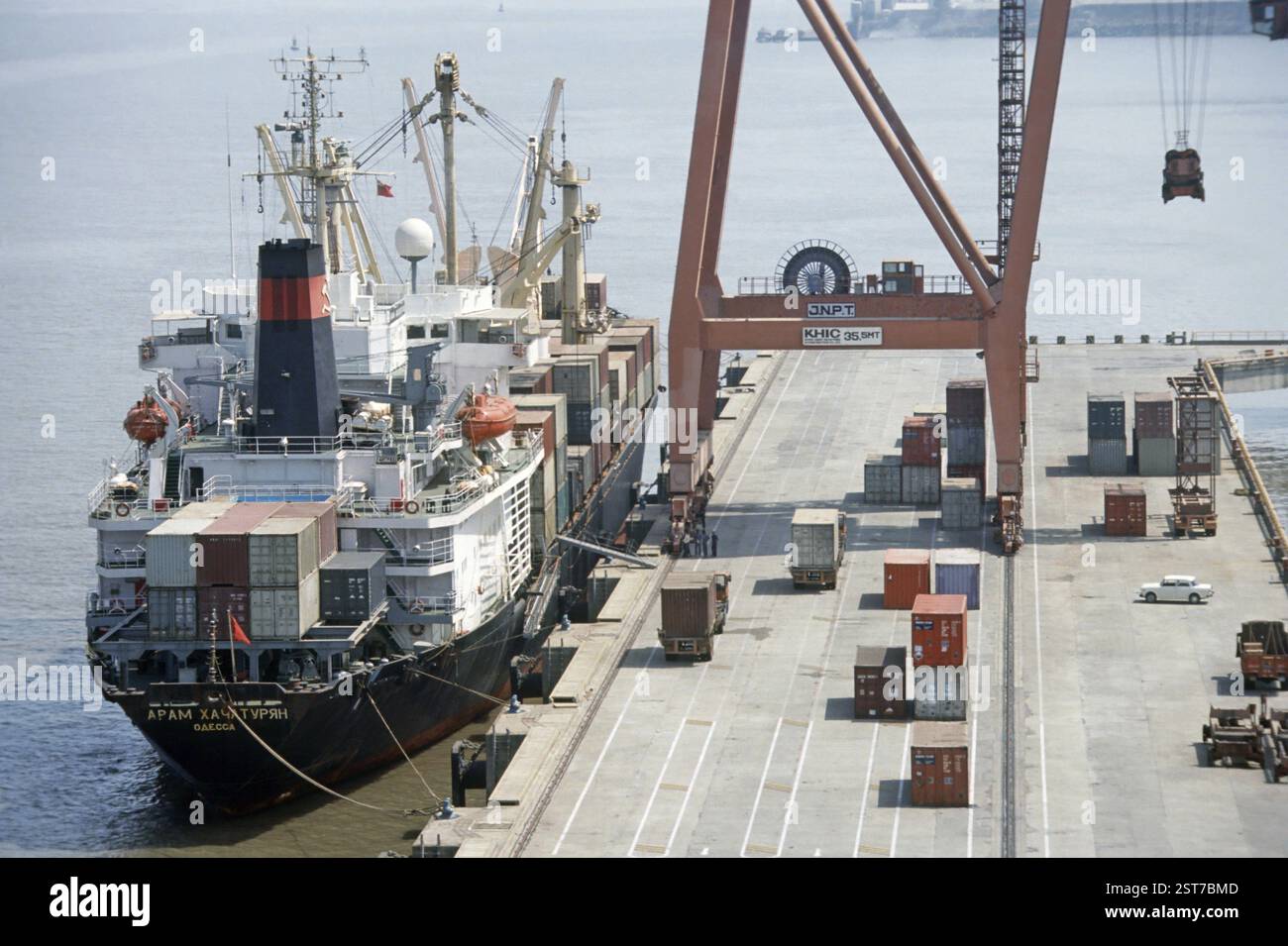 One shipping container hi-res stock photography and images - Alamy