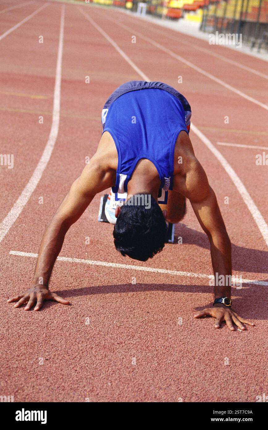 Athletic starting block runners hi-res stock photography and images - Alamy