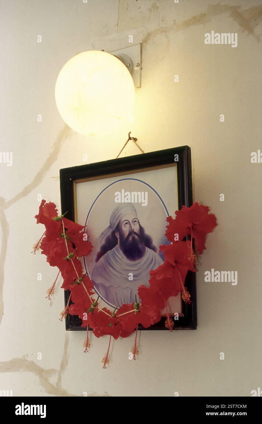 Zoroastrian, reflection, fashion, india Stock Photo - Alamy