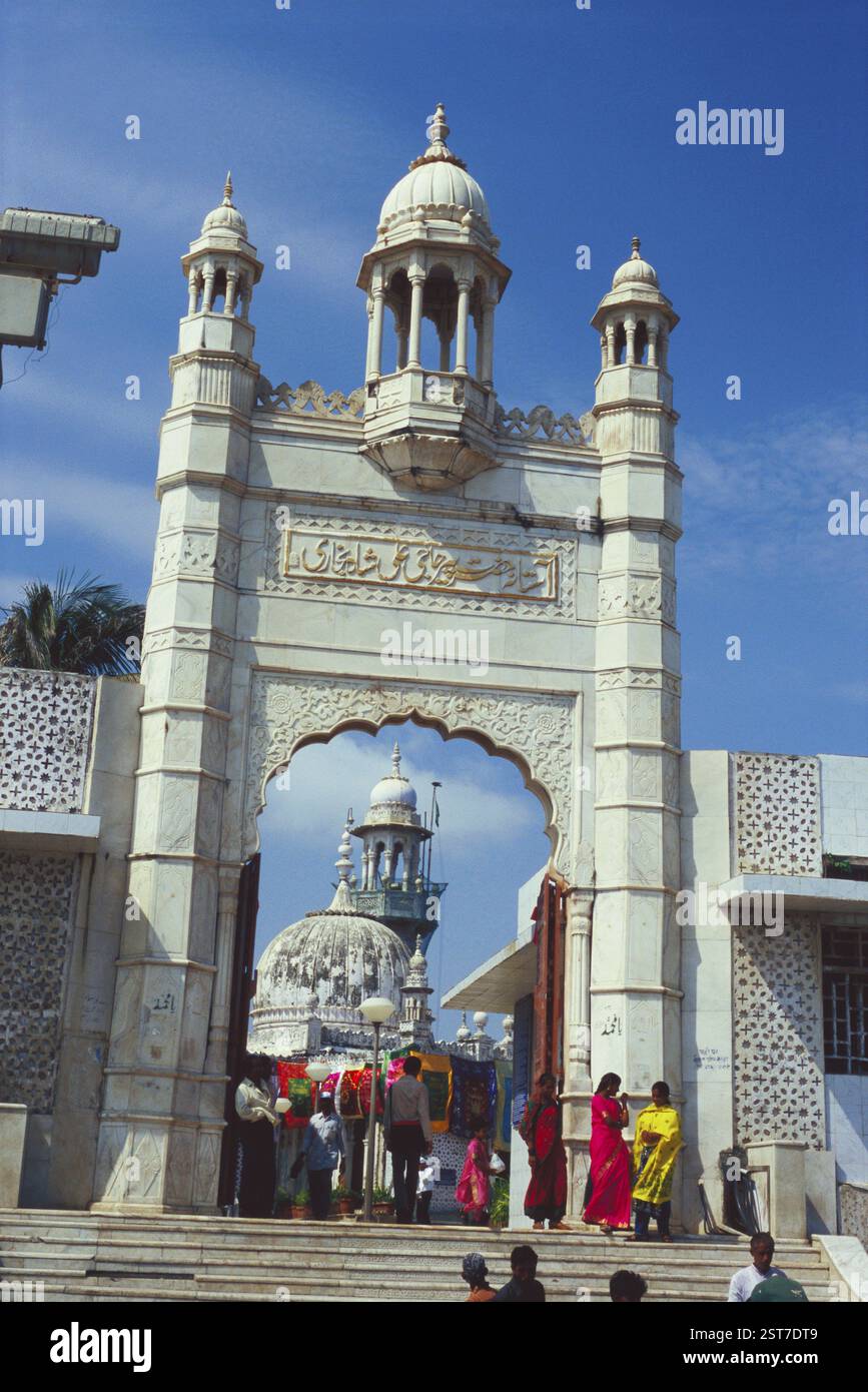 Dargah sanctum hi-res stock photography and images - Alamy