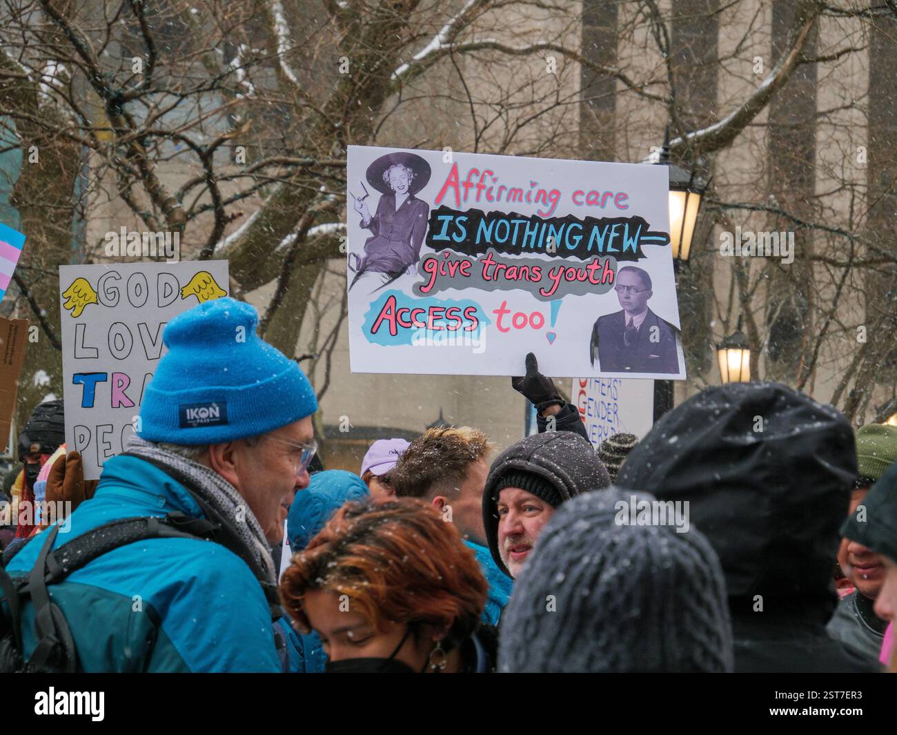 Lurie children’s hospital protest hi-res stock photography and images ...