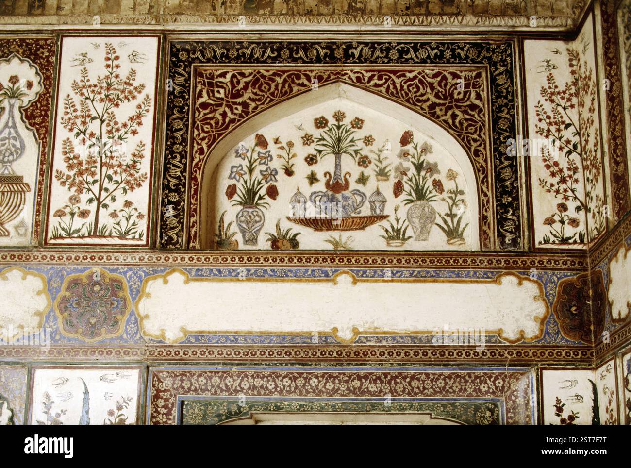 Itimad-ud-Daula tomb, agra, Uttar Pradesh, india Stock Photo - Alamy