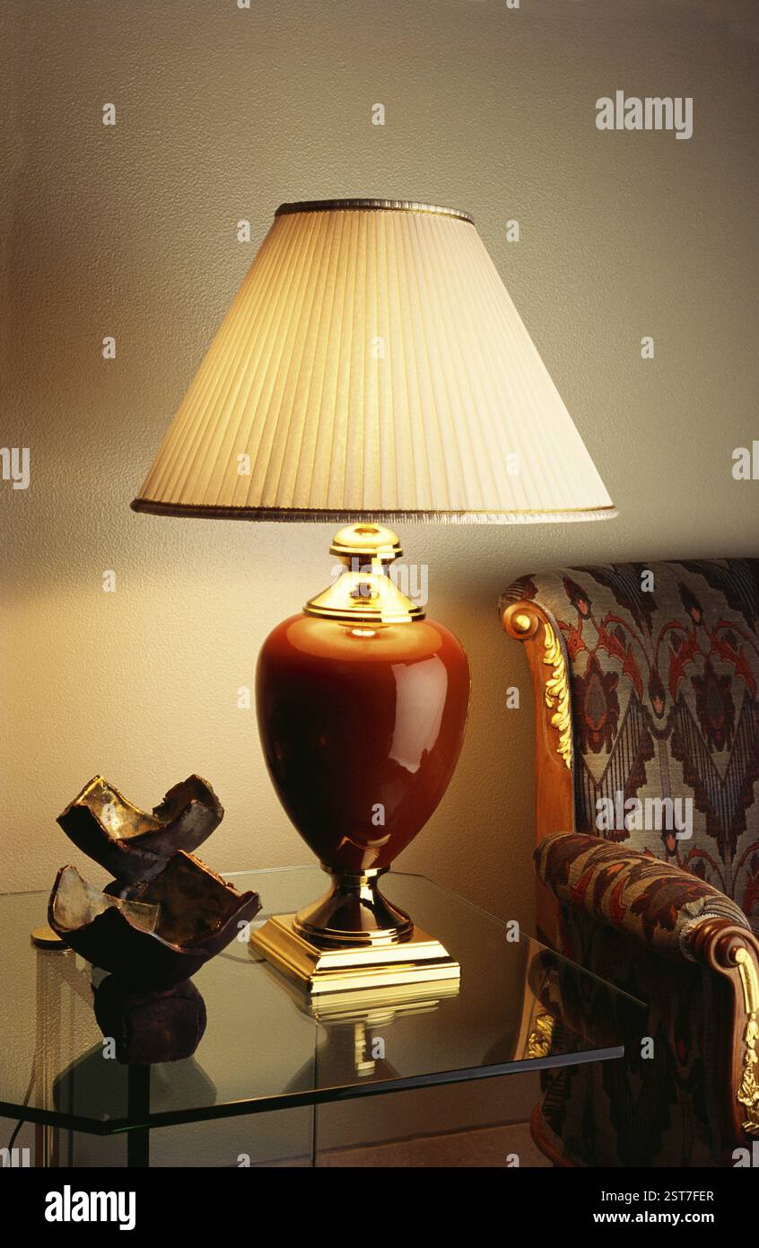 Lighting tables hi-res stock photography and images - Alamy
