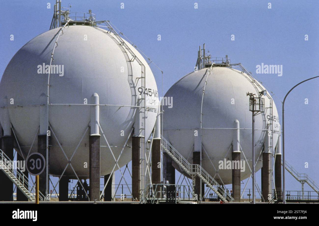 Pylon tanks hi-res stock photography and images - Alamy