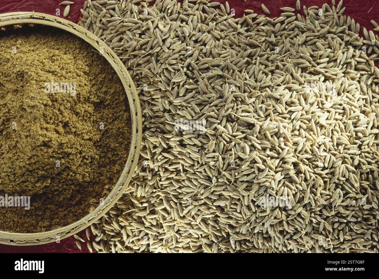 Spices, Cumin seeds and powder (Cuminum cyminum, jeera Stock Photo - Alamy